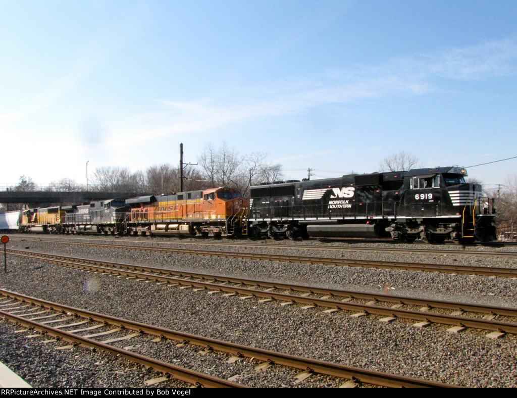 NS 6919, BNSF 7371, NS 9343, BNSF 9924